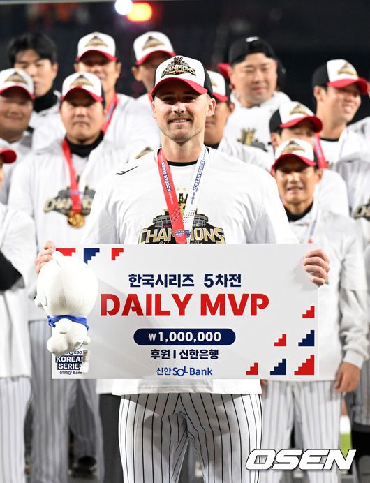 염갈량이 무릎 꿇고 부탁하다니, '연봉 4억' 대체 외인이 우승 청부사였네, KBO 5번째 대기록 세우다 [KS5] : zum 뉴스