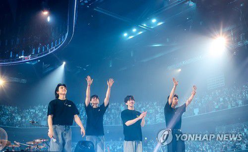 데이식스, KSPO돔서 월드투어 대미…360도 무대 선보인다 : ZUM 뉴스