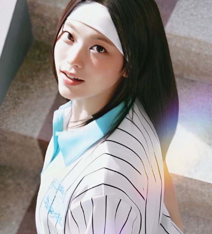 해린, NJZ 팀명 변경 후 첫 단체 사진 공개 : zum 뉴스