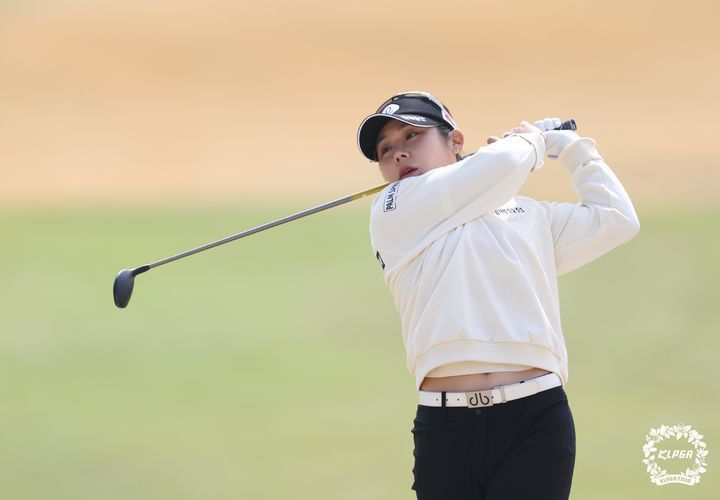 [KLPGA] 이소영, 'iM금융오픈' 2R 타수 유지하며 톱5 진입 : zum 뉴스