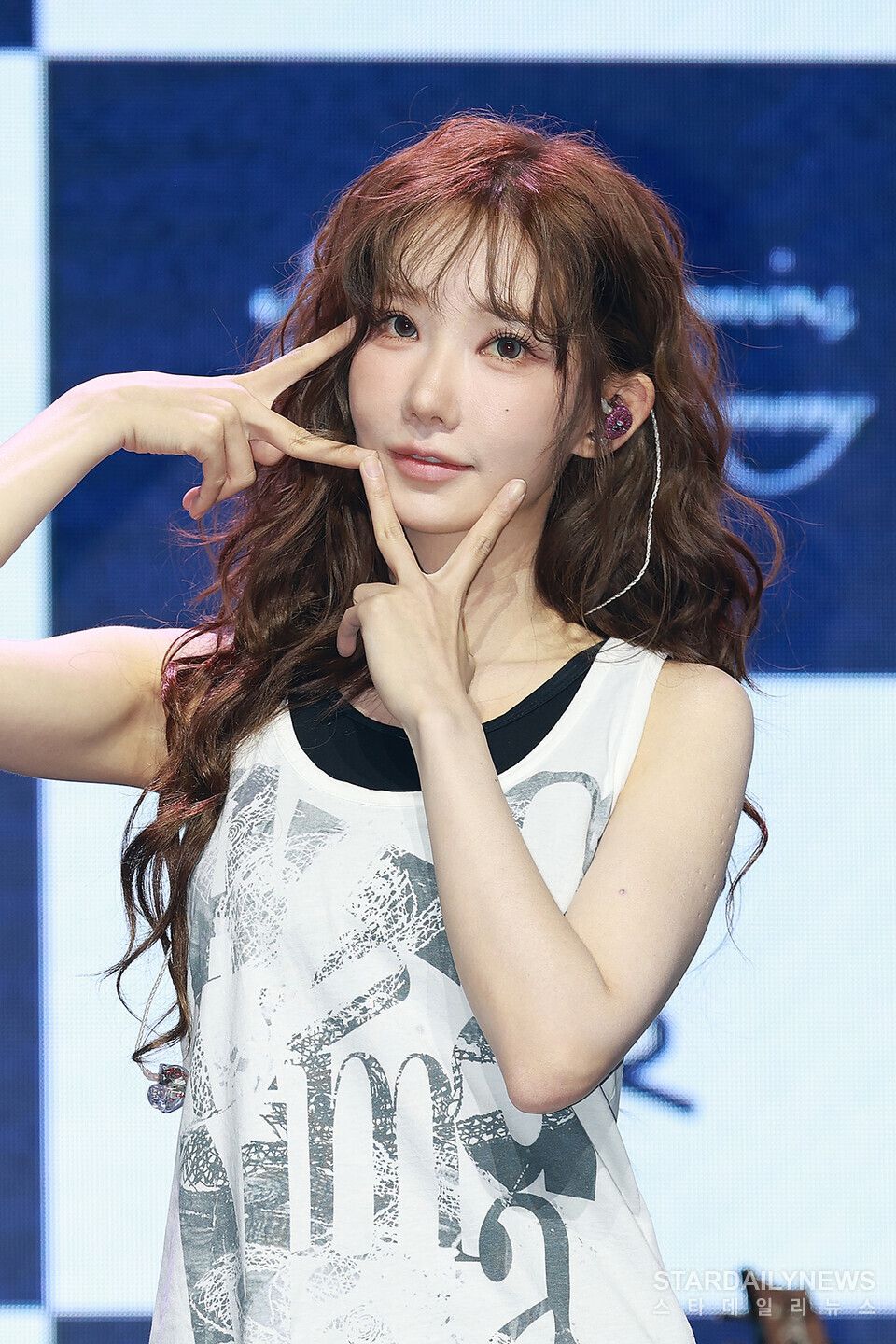 [S포토] QWER 마젠타, '시선강탈~' (쇼케이스) : ZUM 뉴스