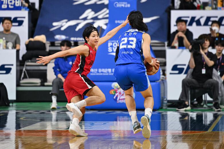 여자프로농구 BNK, 챔프전 2차전 승리…구단 첫 우승까지 ‘1승’ : zum 뉴스