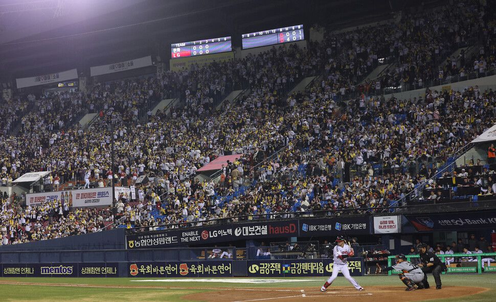 잠실구장 개막 4경기 연속 매진…KBO리그 최초 [프로야구 이모저모] : zum 뉴스