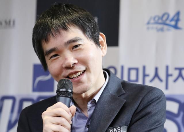 '구글 알파고에 1승' 이세돌 9단, UNIST 특임교수로 : ZUM 뉴스