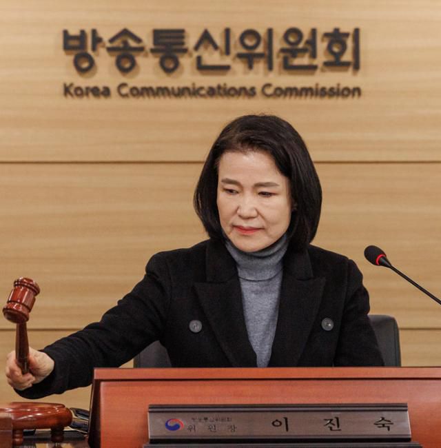 신동호 사장 임명에 EBS 간부 52명 사퇴..."사장으로 인정 안 해" : ZUM 뉴스