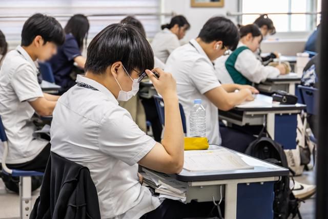 평가원 "6월 모평, 공교육 내에서 변별력 확보···EBS 연계율 50%" : zum 뉴스