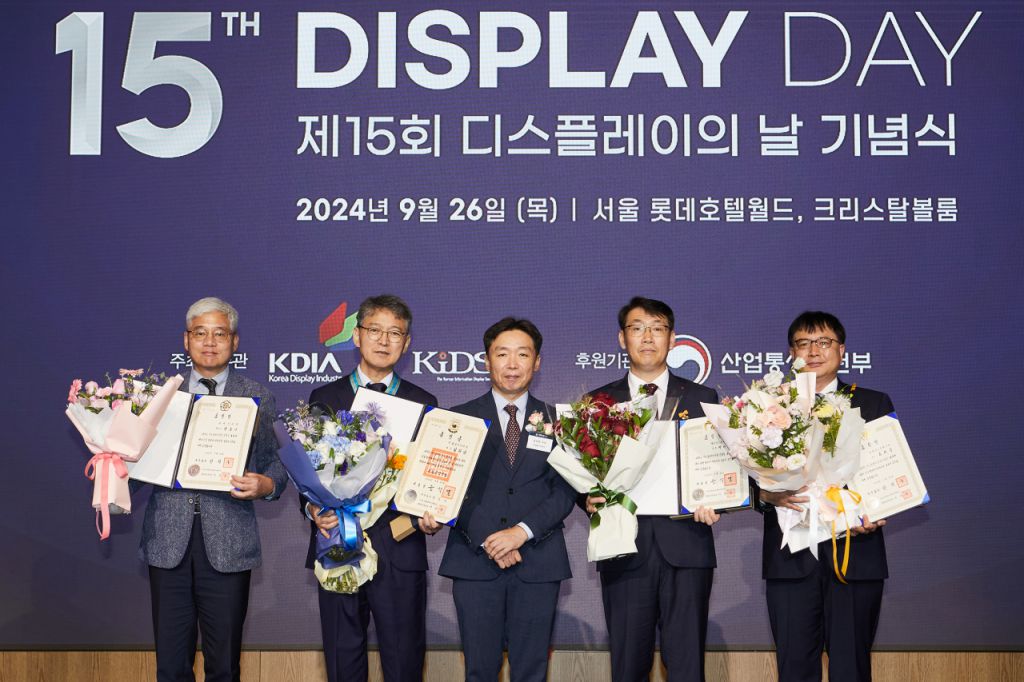LGD, OLED 소자 기술로 대통령 표창 수상 : zum 뉴스