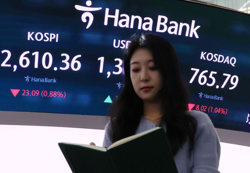 ‘5만전자’ 털썩…ASML發 반도체 된서리 맞은 코스피, 2610대로 후퇴 [투자360] : zum 뉴스