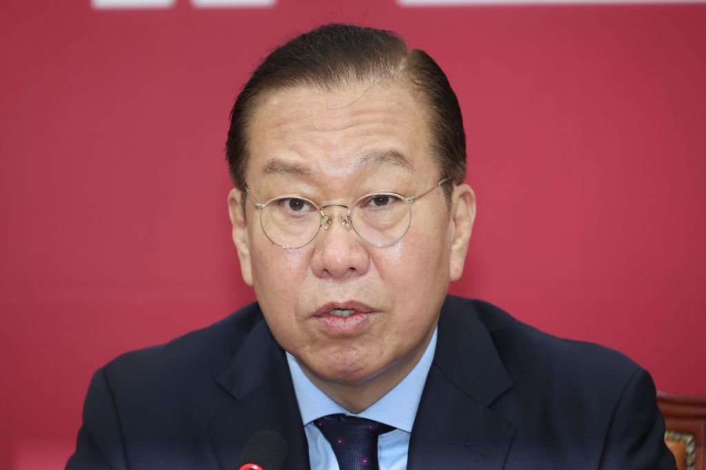 권영세 “SKT, 1위 자격 있나…사업권 회수론까지 나와” : ZUM 뉴스