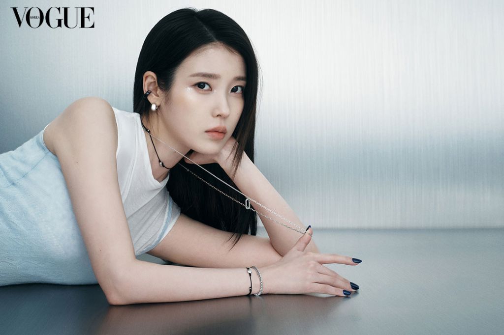 아이유, ‘HIP & CHILL’ 화보 “진짜 IU 맞아?” : zum 뉴스