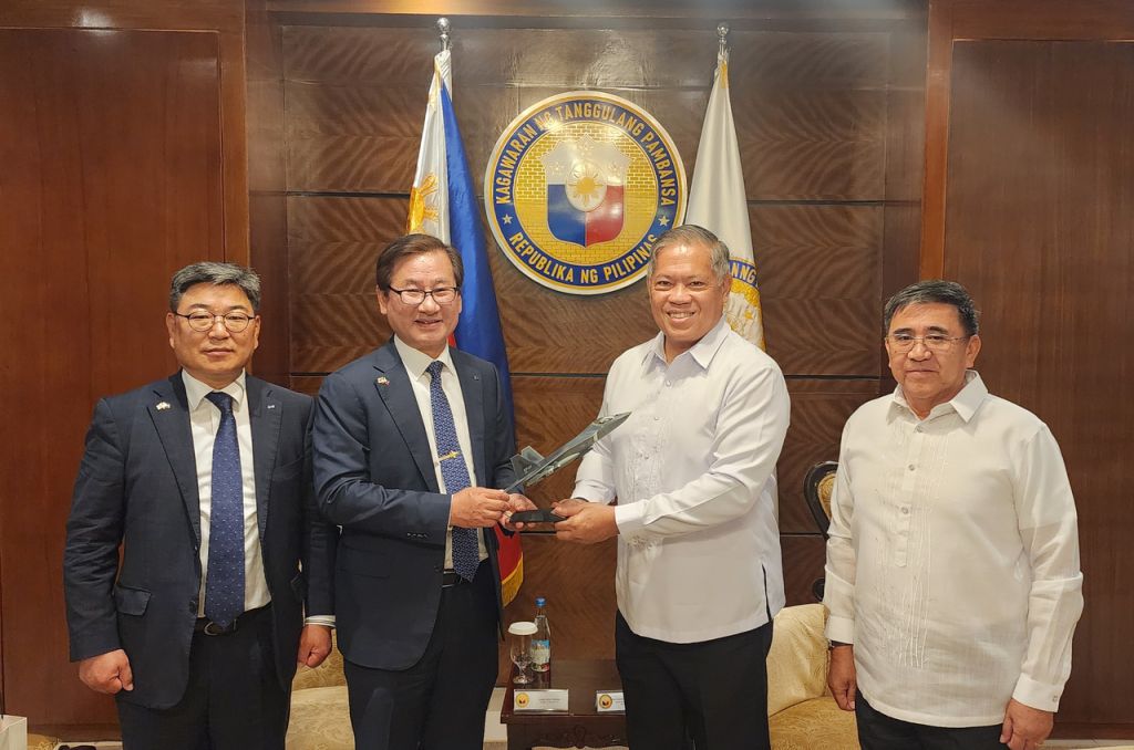 KAI, 필리핀과 FA-50 12대 추가 수출 계약 : zum 뉴스