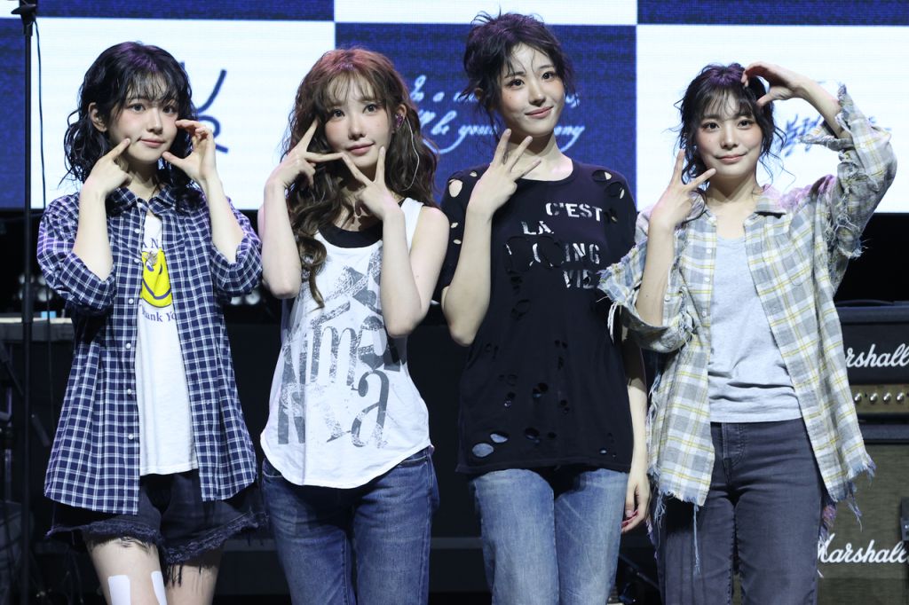 불협 딛고 만든 하모니…눈물로 얼룩진 QWER의 서사 : zum 뉴스