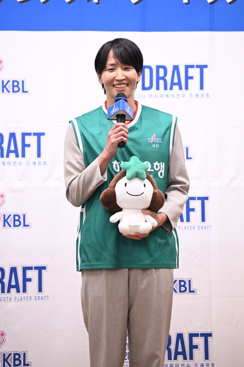 'BNK 우승 멤버' 사키, 전체 1순위로 하나은행 입단 : ZUM 뉴스