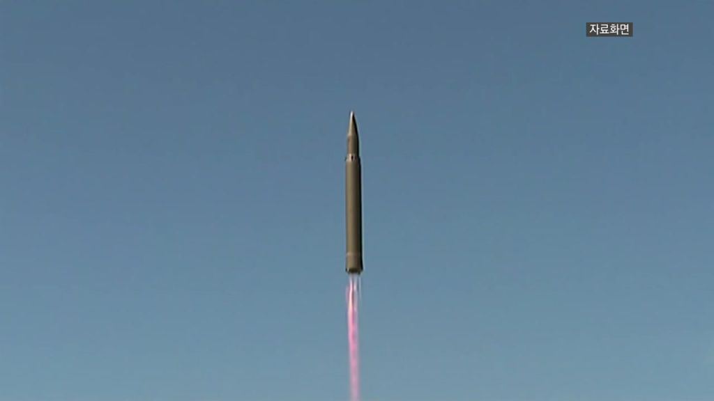 합참 "북, 동해 상으로 장거리탄도미사일 추정 1발 발사"...ICBM 추정 : ZUM 뉴스