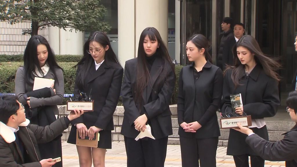 [속보] 법원, '뉴진스(NJZ) 광고금지 가처분' 인용 : ZUM 뉴스