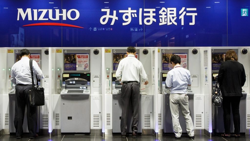 "노인들, ATM 앞에서 전화 금지"...日 보이스피싱 범죄에 초강수 : ZUM 뉴스