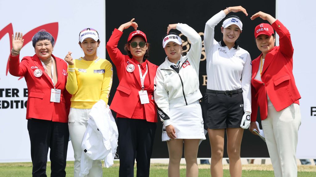 역대 우승자가 직접 출전 선수 소개...'전설과 함께한 KLPGA 챔피언십' : zum 뉴스