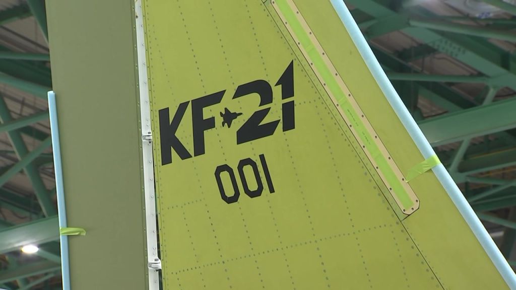 국산 KF-21 전투기 양산 1호기 최종조립 착수 : zum 뉴스