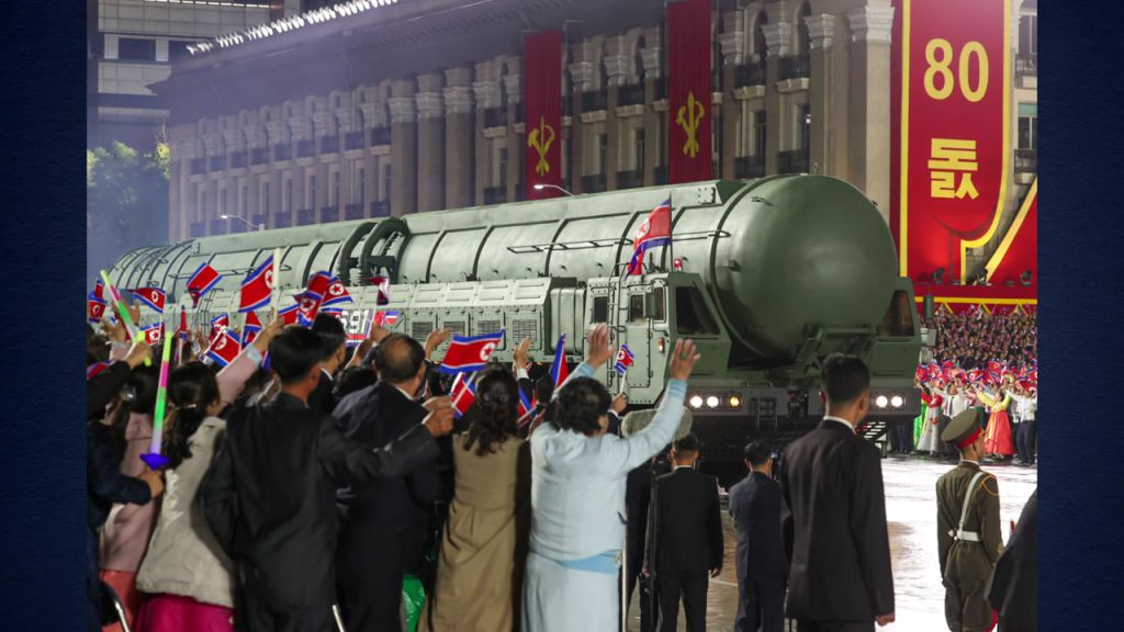 북, 당 창건 열병식에서 신형 ICBM '화성-20형' 공개 : zum 뉴스