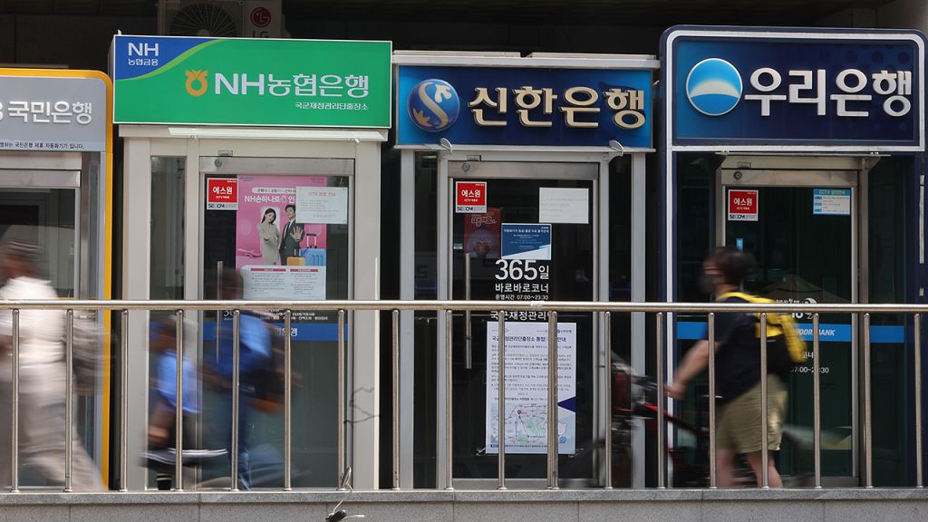 실물 카드 없어도 QR코드로 ATM 입출금 가능해진다 : ZUM 뉴스