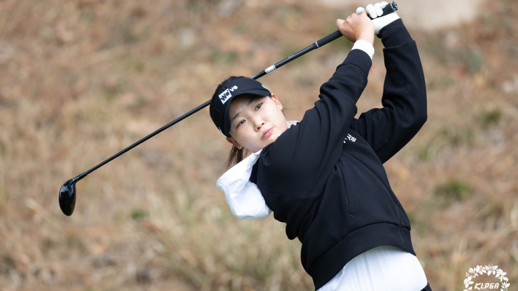 KLPGA 추천 선수 김민솔, 개막전 첫날 선두 질주 : ZUM 뉴스