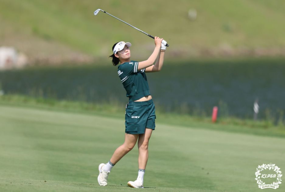 신들린 샷감! 방신실, 버디 11개 기록...공동 선두 도약 [KLPGA] : ZUM 뉴스