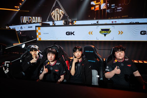 [PGS 8] T1, 그룹 스테이지 첫 날 5위로 순항 : zum 뉴스