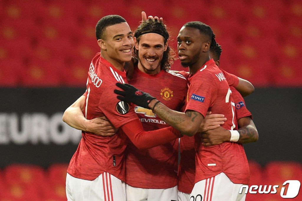 '카바니 환상골' 맨유, 그라나다 제치고 UEL 4강행…아스널은 프라하 제압 : zum 뉴스