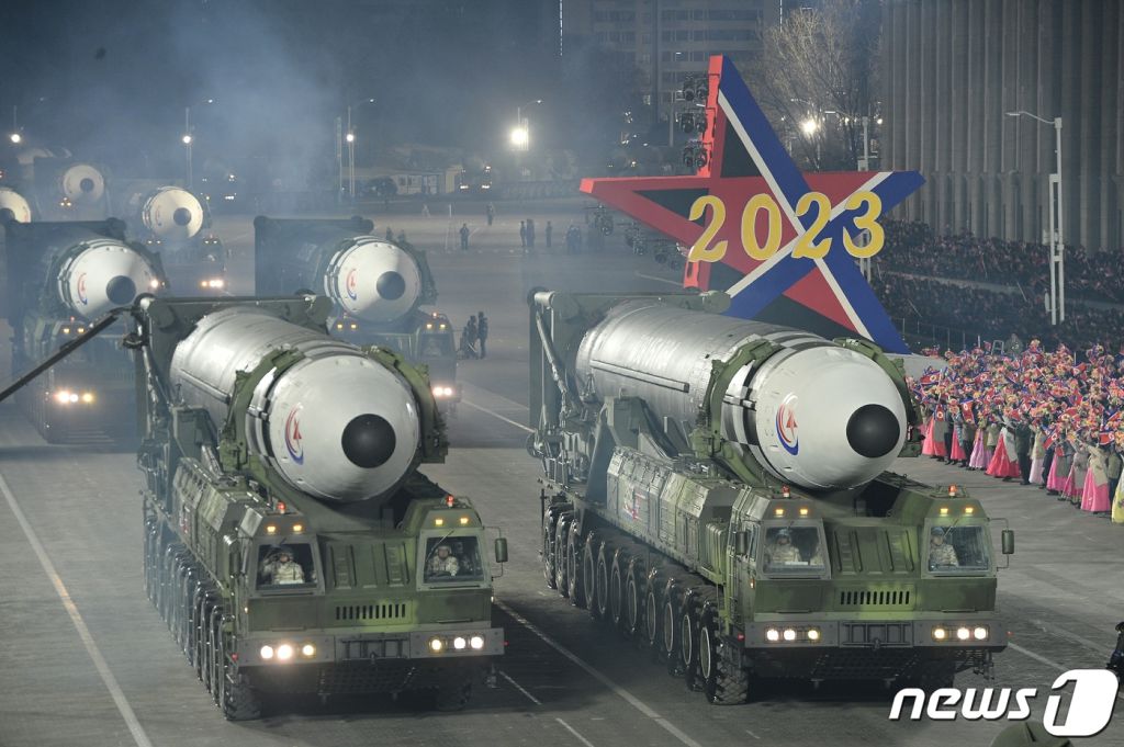 北, 석 달 만에 ICBM 고각 발사…'고체연료 엔진 가능성' 분석(종합3보) : zum 뉴스