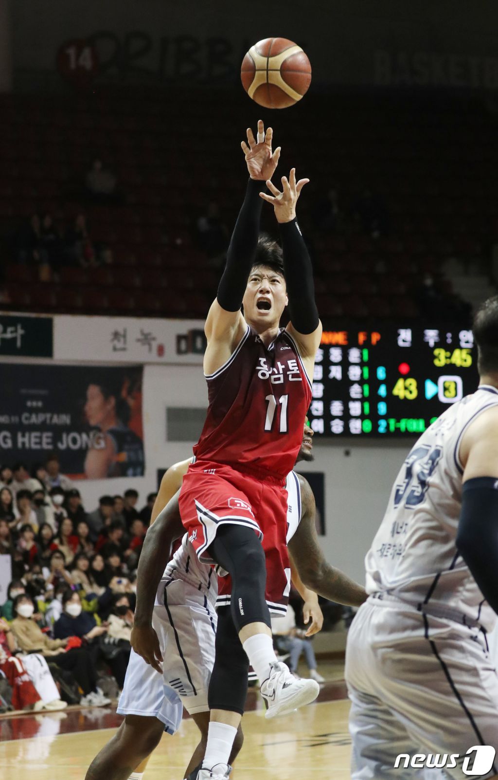 KGC, KCC 완파하고 4강 PO 확정…정규리그 우승 매직넘버 '1' : zum 뉴스