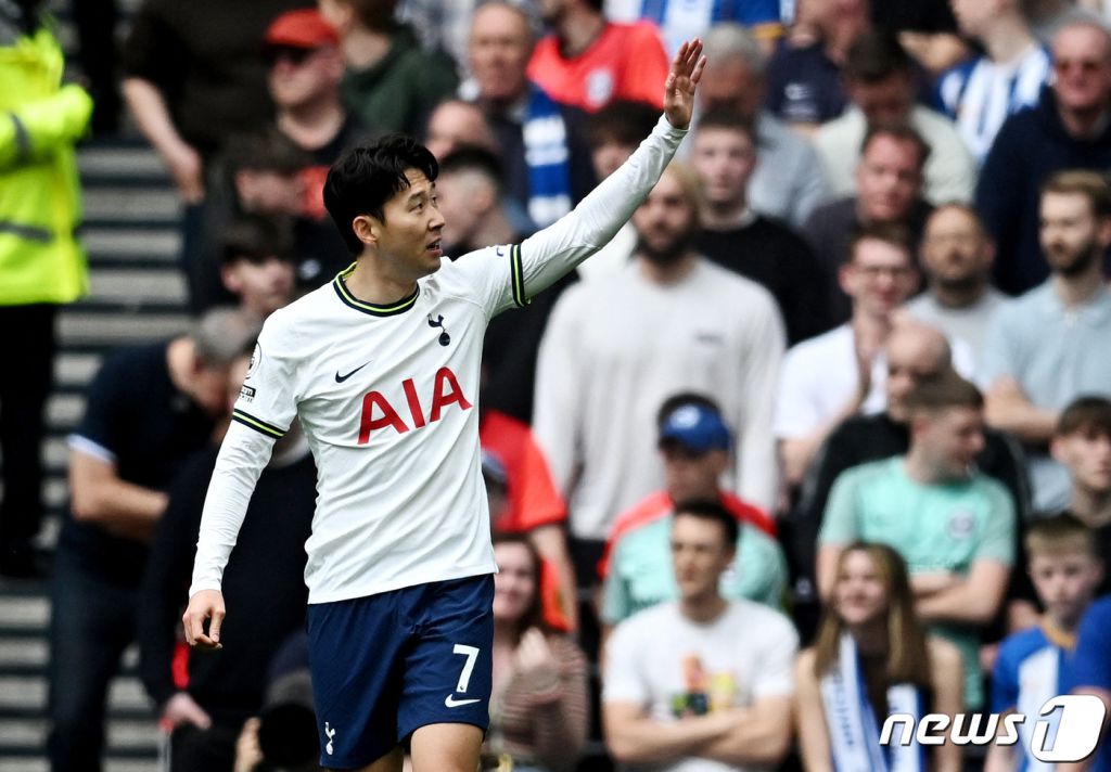 손흥민, 리버풀 상대로 7년 연속 EPL 두 자릿수 득점+호날두 기록 도전 : zum 뉴스