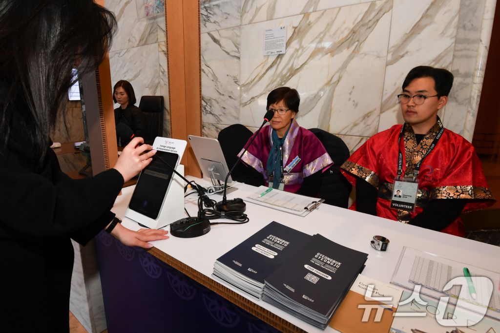 'APEC 2025 SOM1'에 페루 등 20개국 자원봉사자도 뛴다 : zum 뉴스