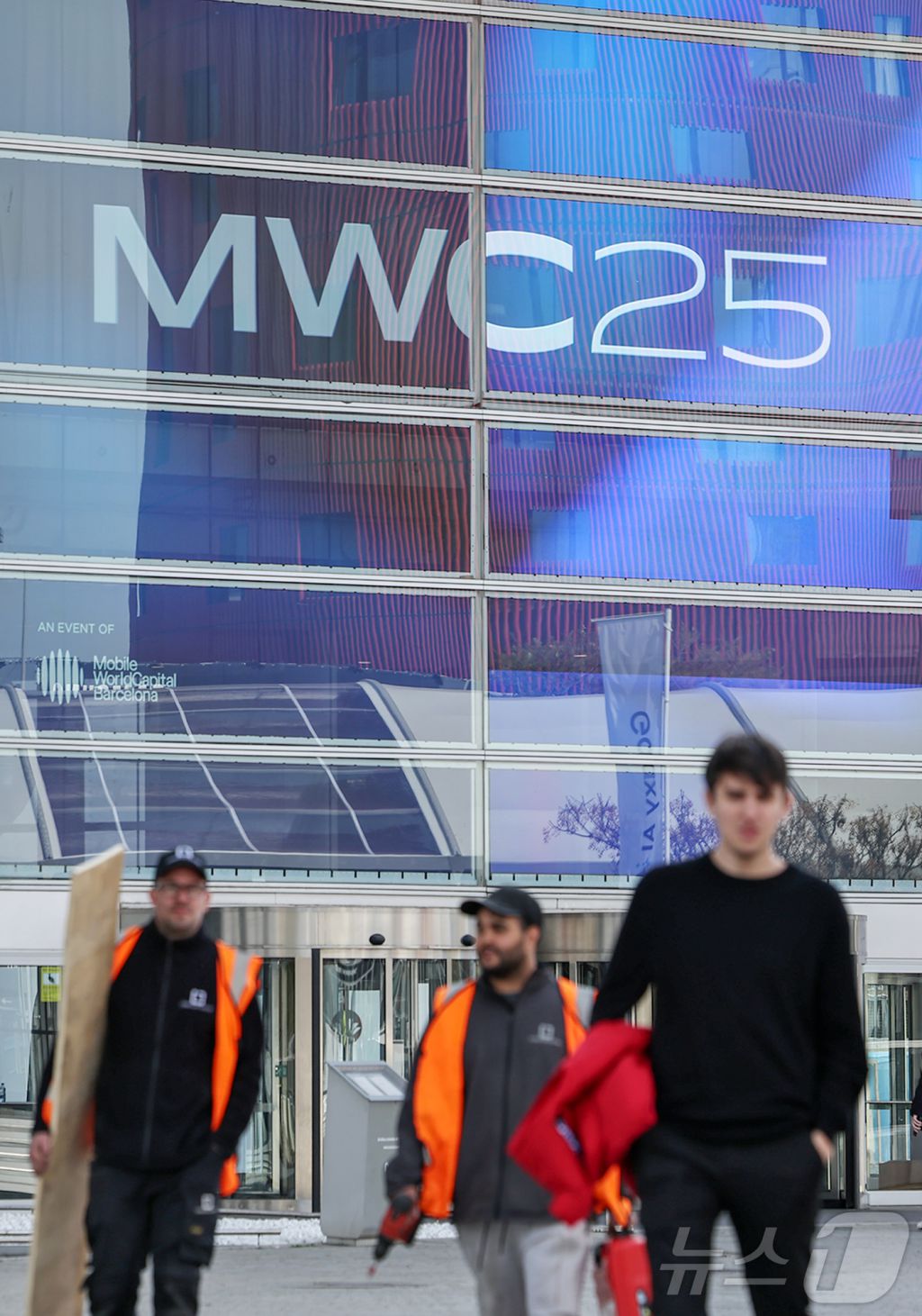 [MWC2025] 'MWC2025 개막 준비 중' : ZUM 뉴스