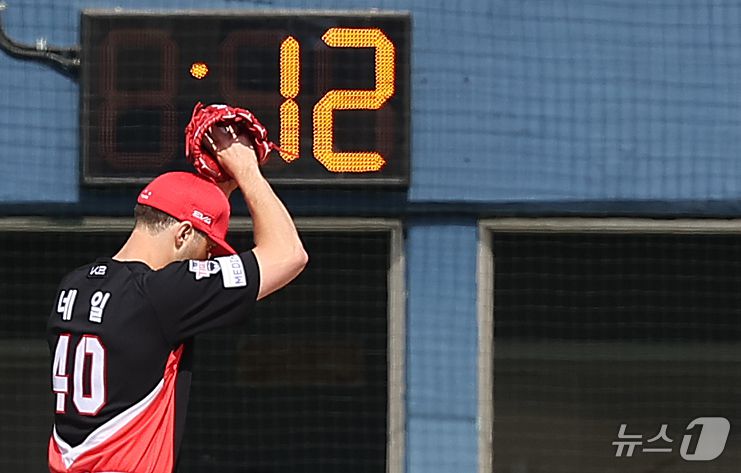 피치클록 운영되는 2025 KBO리그 : ZUM 뉴스