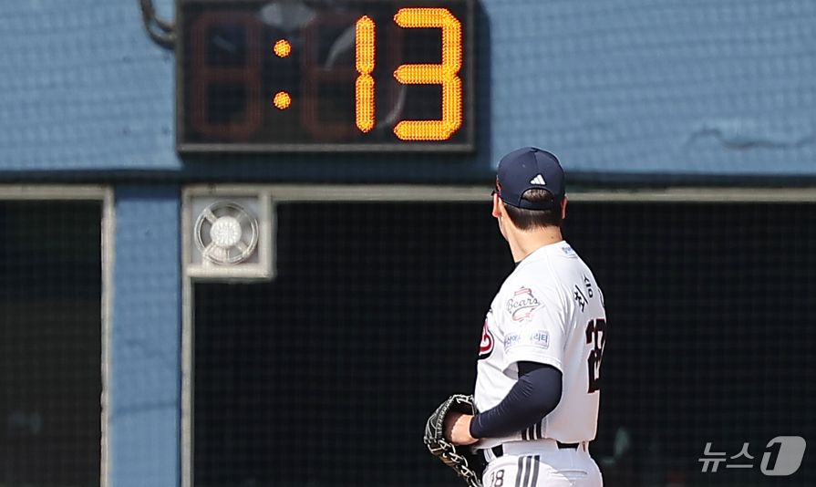 피치클록 운영되는 2025 KBO리그 : ZUM 뉴스