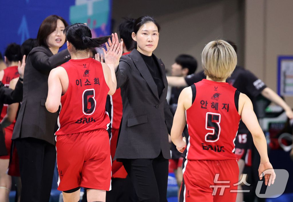 BNK, 역전 성공 : ZUM 뉴스