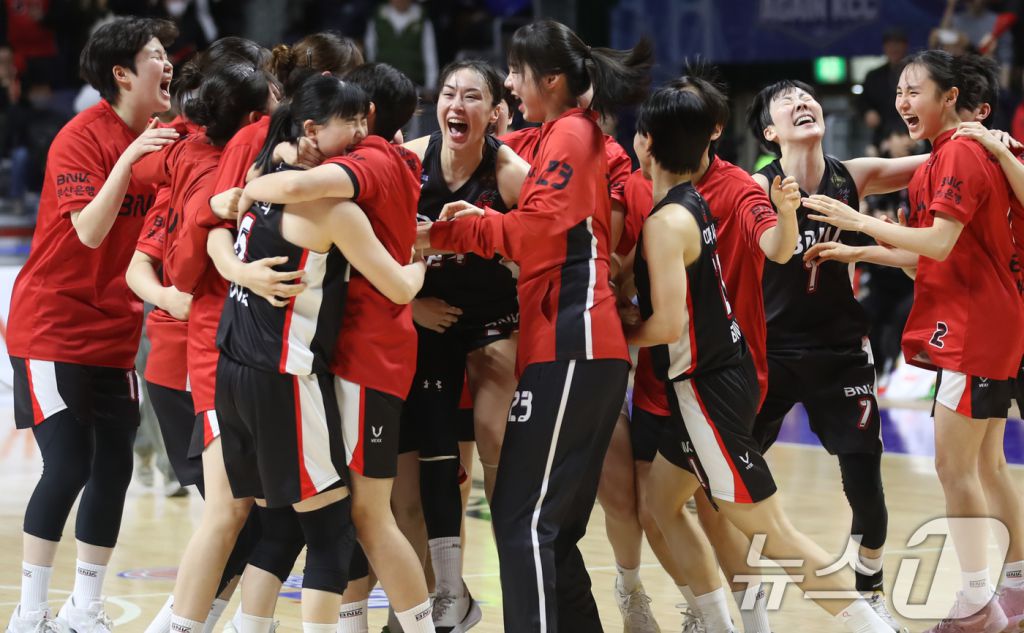 부산 BNK 썸, '창단 첫 우승' : ZUM 뉴스