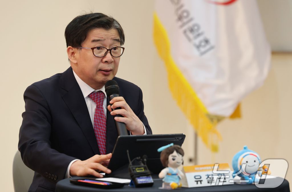 인사말하는 유철환 위원장 : ZUM 뉴스