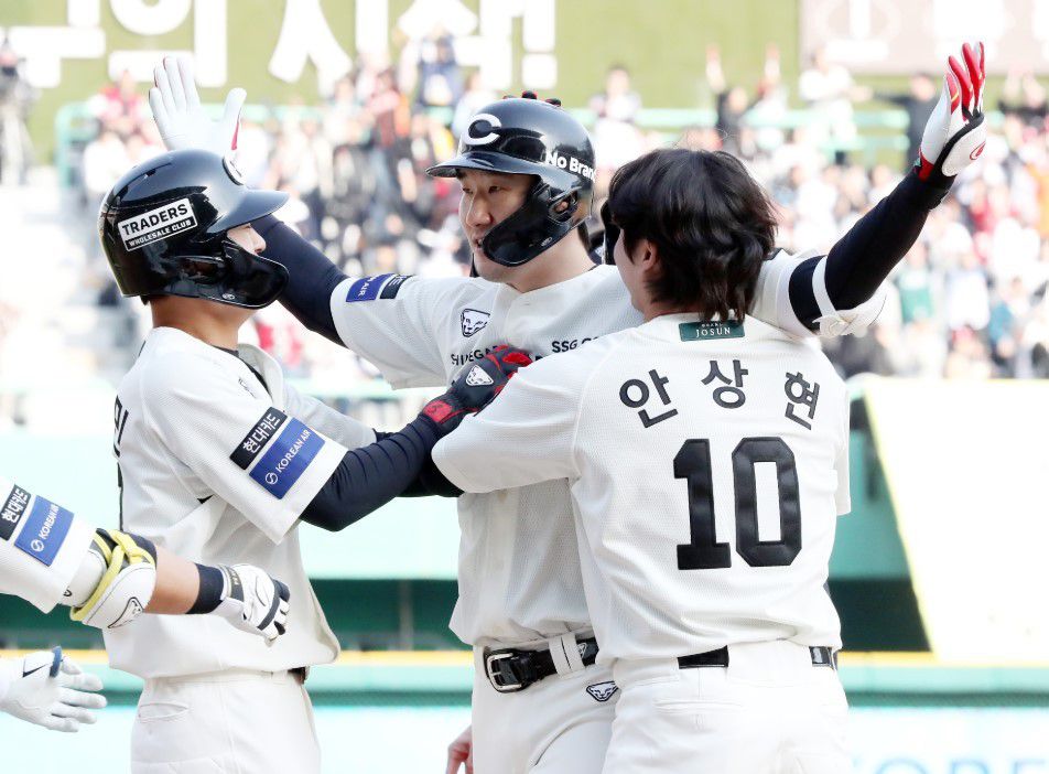 SSG 오태곤, 이틀 연속 끝내기 안타…LG는 KIA 꺾고 '10승 선점'(종합) : zum 뉴스