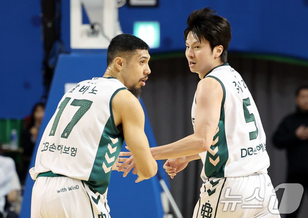 '우승 후보→PO 무산 위기' DB, KCC와 운명전…지면 탈락 확정 : ZUM 뉴스