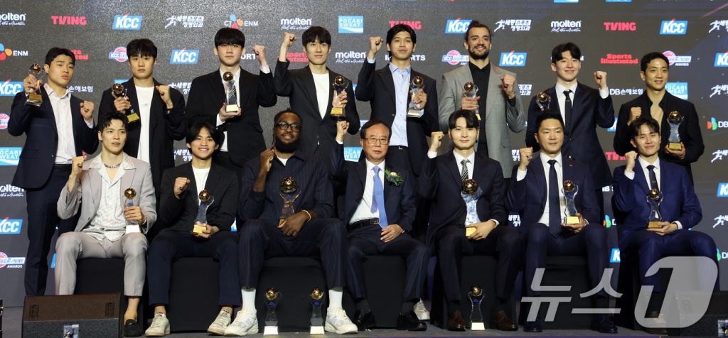 2024-2025 KCC 프로농구 시상식 수상자들 : zum 뉴스