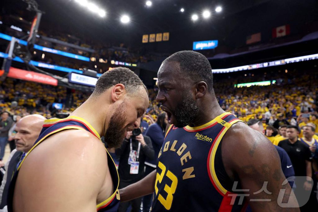 NBA 골든스테이트, 또 휴스턴 격파…PO 2R 진출까지 1승 : ZUM 뉴스