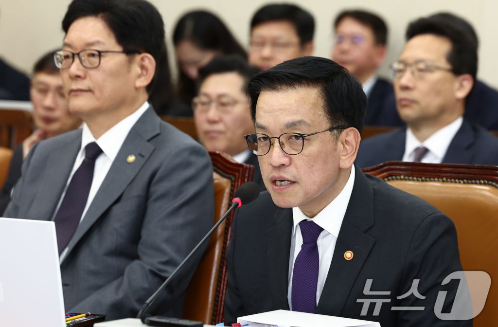 한·미 관세 폐지 실무협의 관련 답변하는 최상목 부총리 : ZUM 뉴스