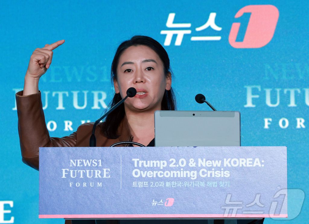 [NFF2025] 'K-휴머노이드 산업의 도전' 주제 발표하는 엄윤설 대표 : ZUM 뉴스