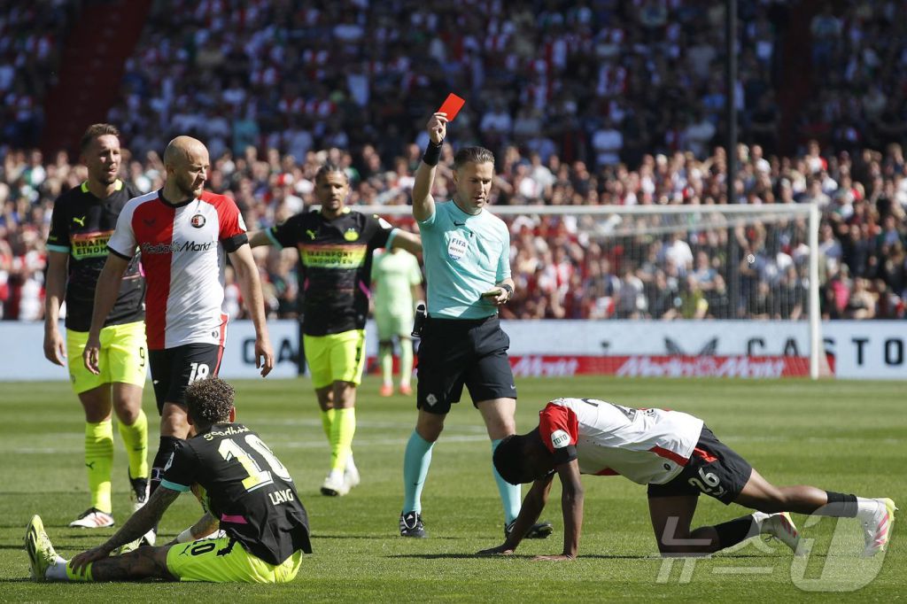 '황인범 풀타임' 페예노르트, 에인트호번에 2-3 역전패…UCL 진출 불발 : ZUM 뉴스