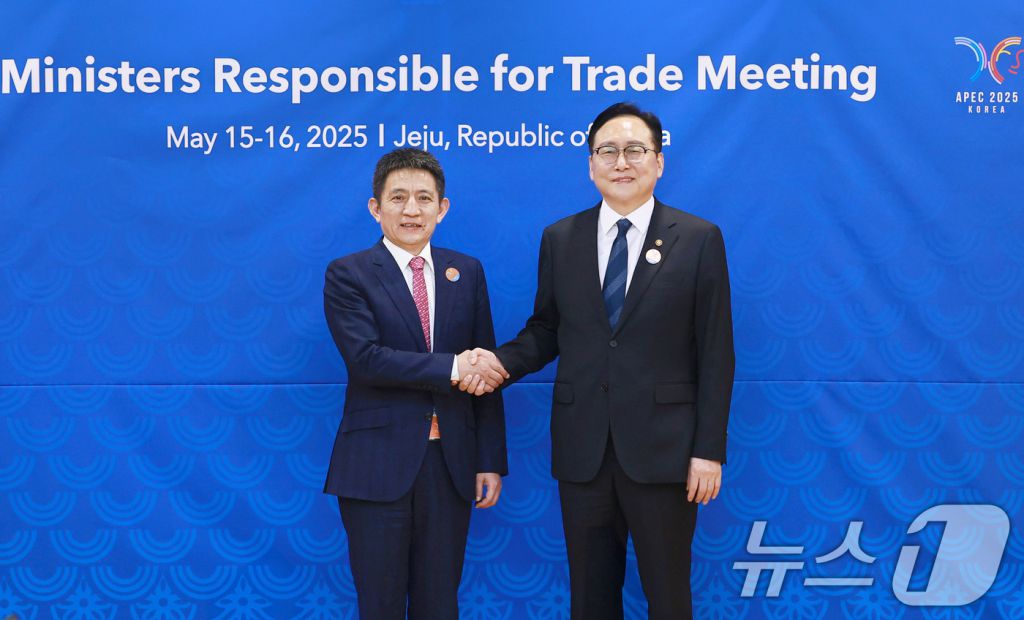 APEC 통상장관회의에서 만난 한·중 "FTA 협상 속도 높이자" : ZUM 뉴스