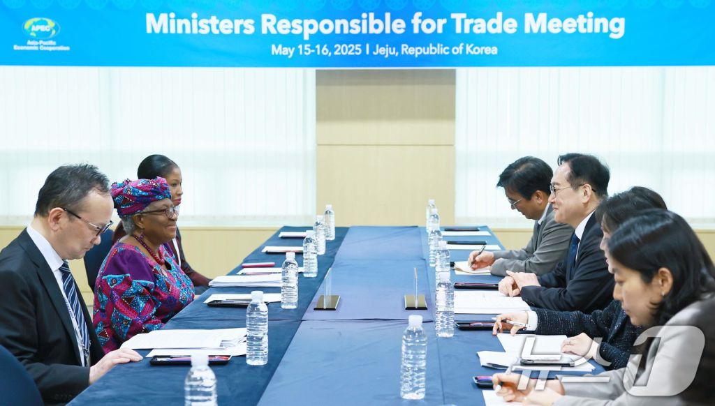 WTO 사무총장과 면담하는 정인교 통상교섭본부장 : ZUM 뉴스