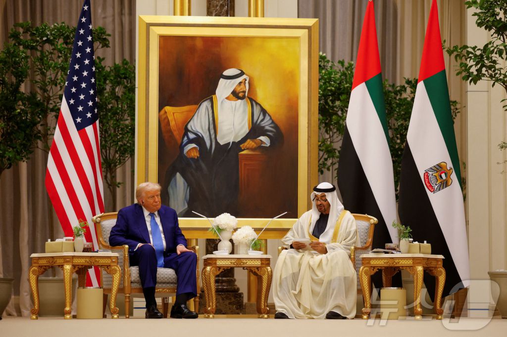 백악관 "트럼프, UAE와 280조 경제협력 및 투자계약 체결" : ZUM 뉴스