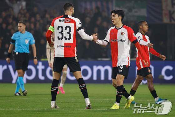 '황인범 68분' 페예노르트, 리그 3위로 시즌 마감…UCL 예선행 : ZUM 뉴스