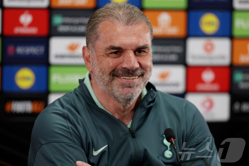 'EPL 17위-유로파 우승' 토트넘 감독 유임?…"시즌 3이 시즌 2보다 낫다" : ZUM 뉴스